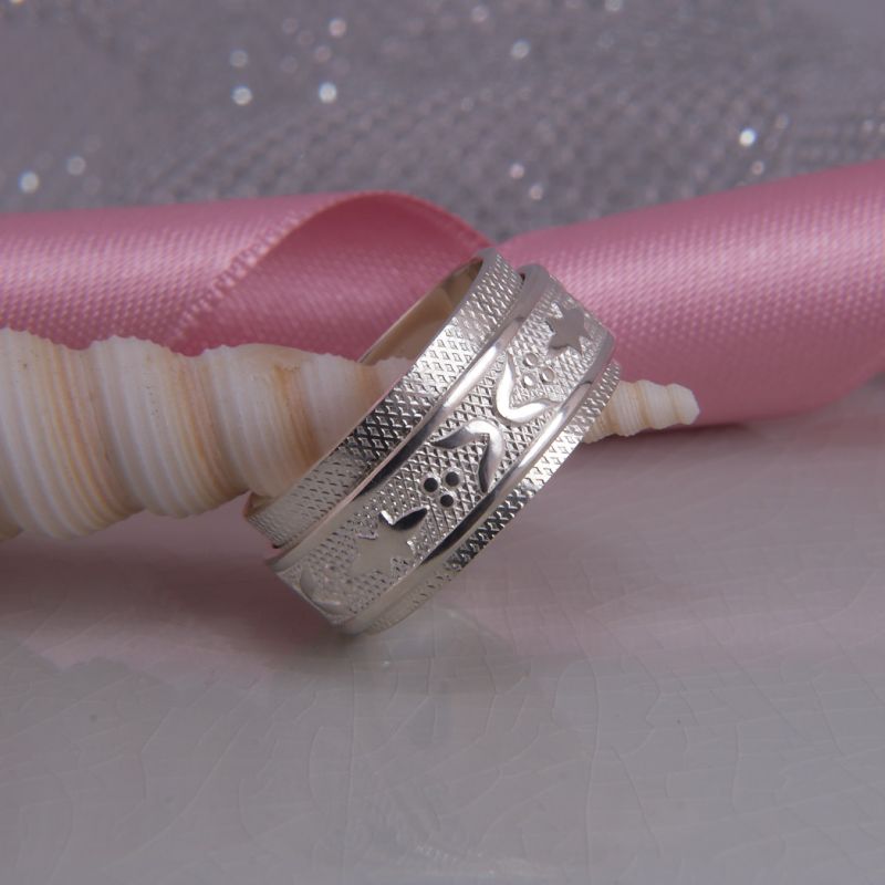 Schmuck individuell - Charakterstarke Ringe mit besonderen Oberflächen ...