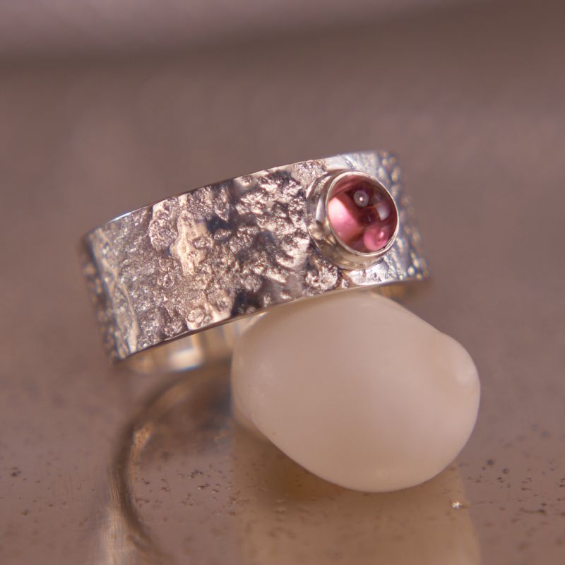 Schmuck individuell - Charakterstarke Ringe mit besonderen Oberflächen ...