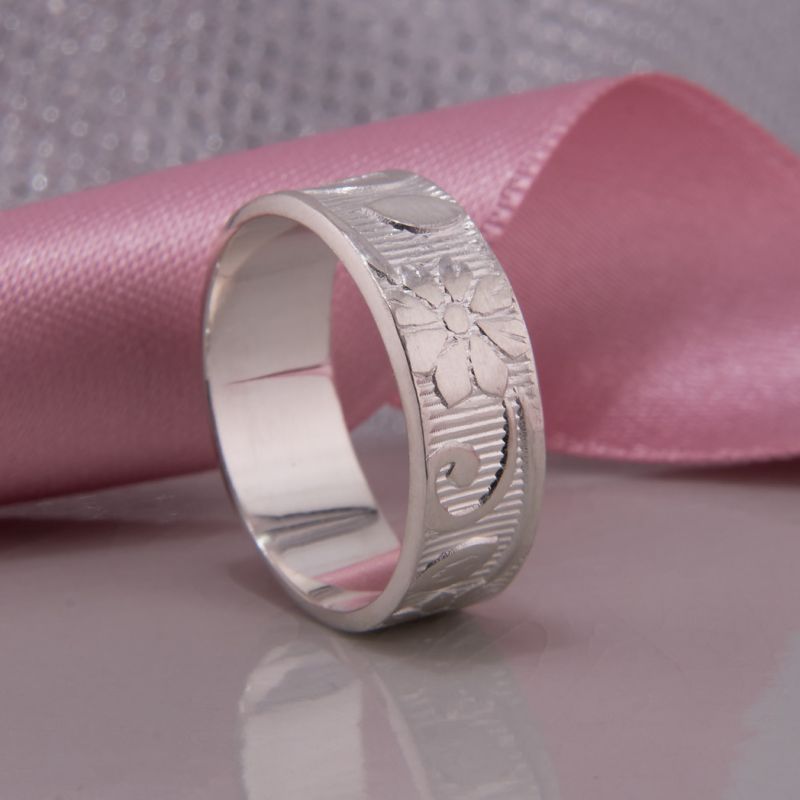 Schmuck individuell - Charakterstarke Ringe mit besonderen Oberflächen ...