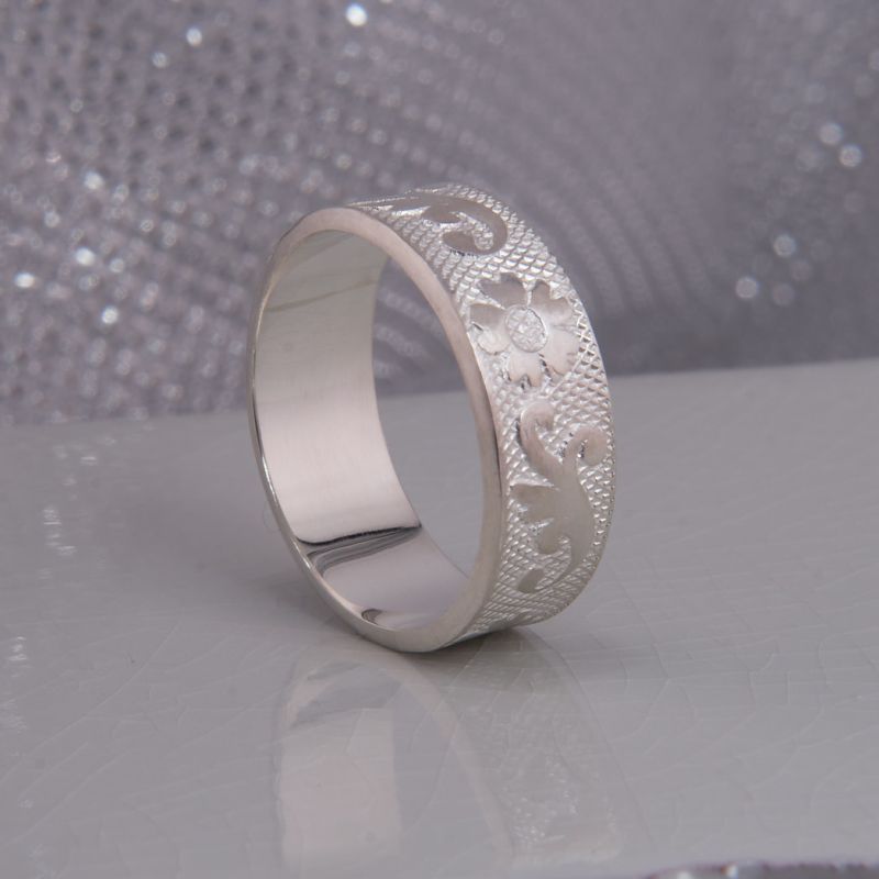 Schmuck individuell - Charakterstarke Ringe mit besonderen Oberflächen ...